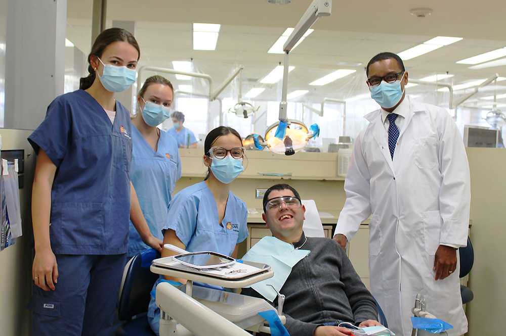 Lionel Carmant meets Special Olympics Quebec and attends a unified game ...